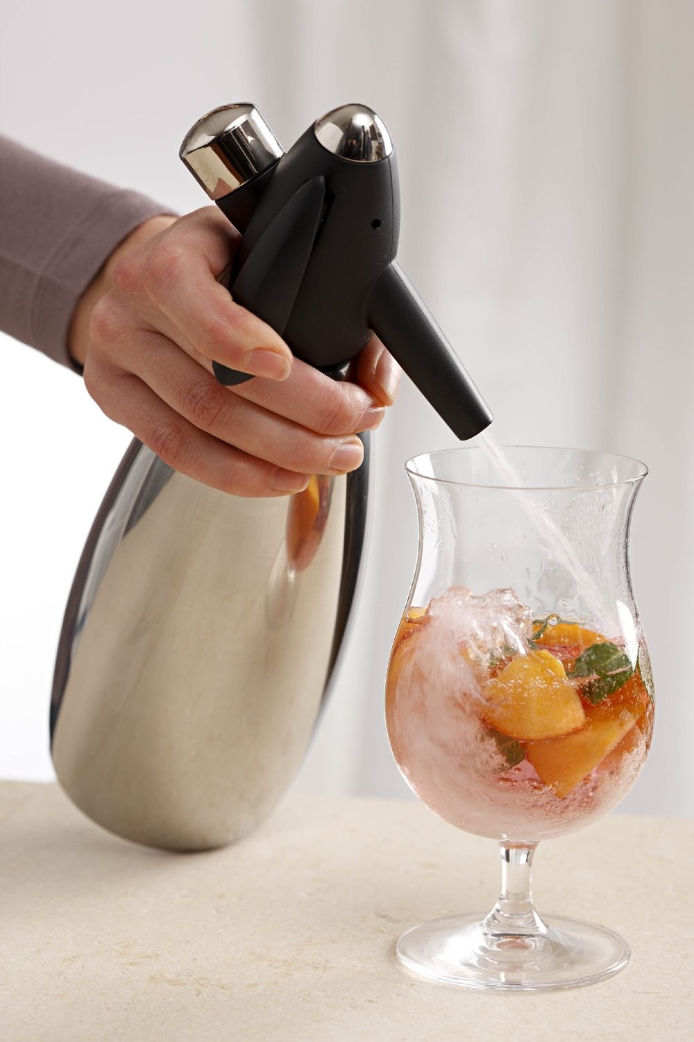 iSi 1004 iSi Stainless Steel Soda Siphon 26 oz. (Polished Stainless...