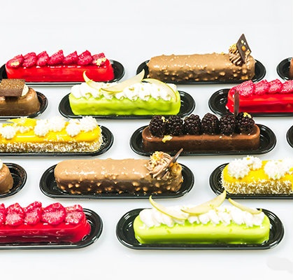 Pastry Chef's Boutique Eclair Plates Black Plastic Eclair Individua...