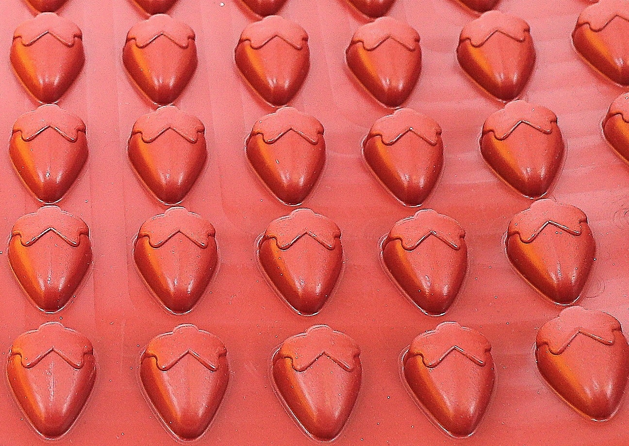 Mae 012340 SILMAE Professional Silicone Pastry Mold - Strawberry
