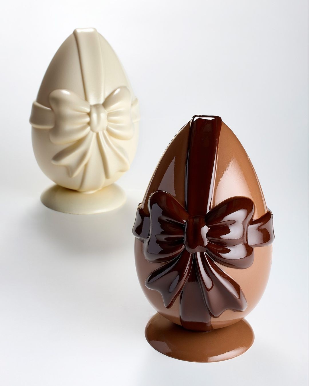 Pavoni KT216 Pavoni Thermoformed Gift Chocolate Egg Mold - Ø 145mm ...