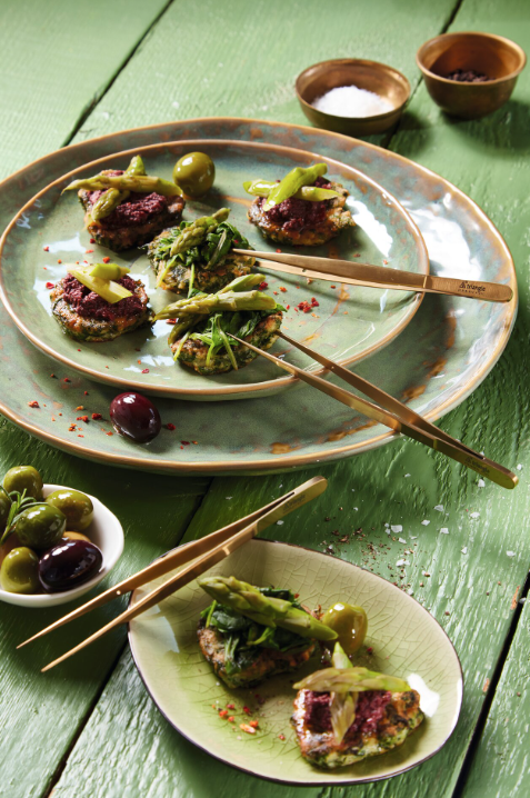 Triangle Tweezers Pointed. Straight 15 cm. Gold. Carded